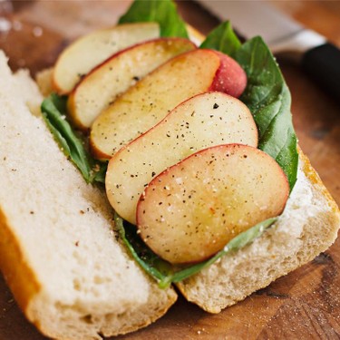 Peach, Prosciutto, and Basil Sandwich Recipe | SideChef