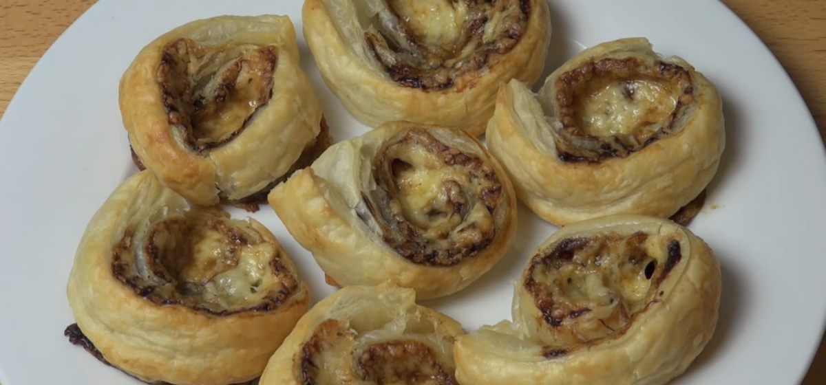 Cheesy Vegemite Scrolls Recipe | SideChef