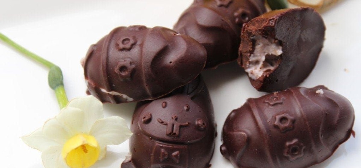 Homemade Dark Chocolate Easter eggs Recipe | SideChef