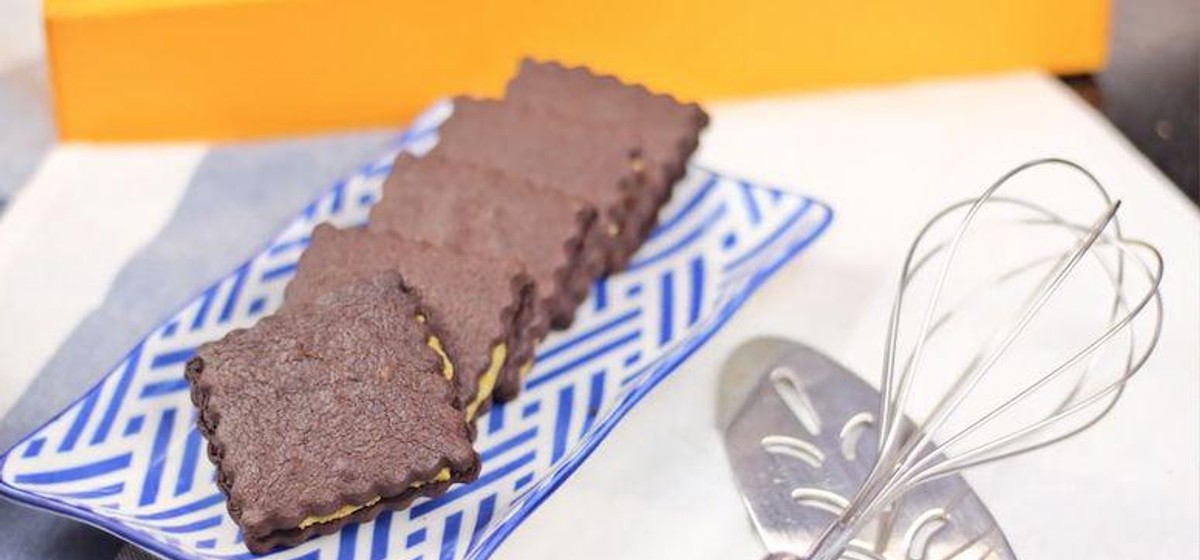 Chocolate Sandwich Biscuits with Pistachio Cream Recipe | SideChef