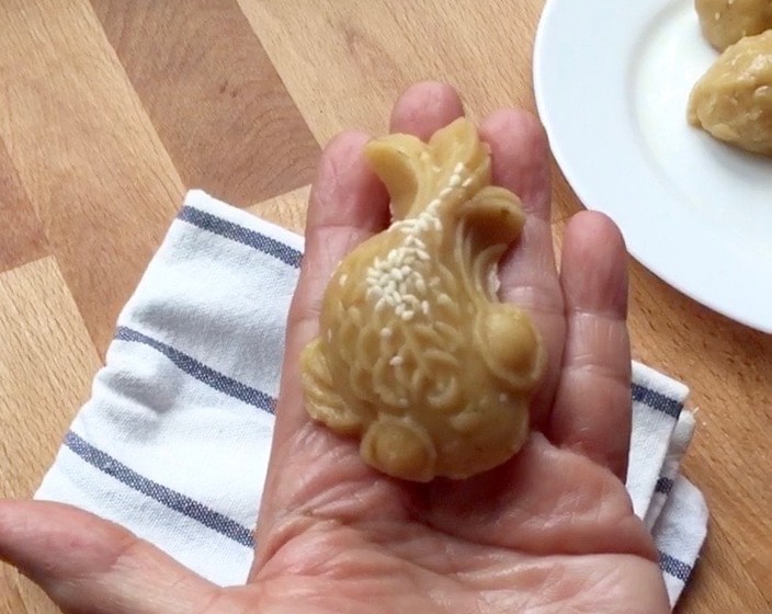 Fish Doll Mooncakes with Chicken Floss 鸡松鱼儿公仔月饼 Recipe | SideChef