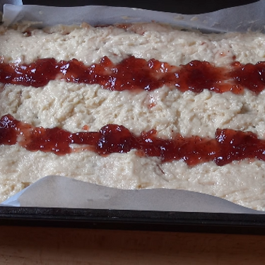 Jam Donut Tray Bake Recipe | SideChef