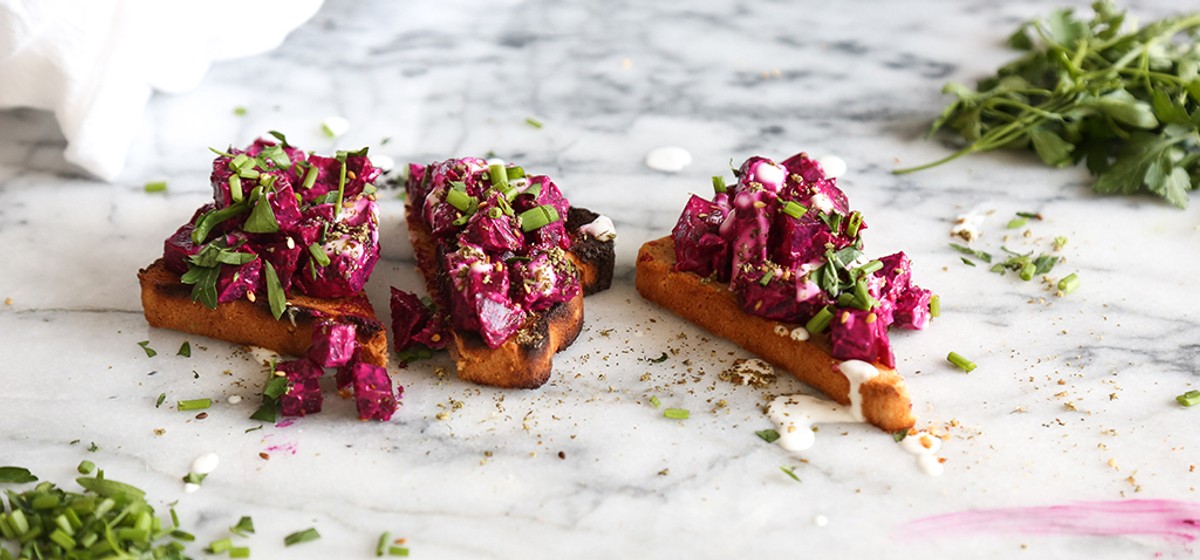 5-Ingredient Za'atar Roasted Beet Toasts Recipe | SideChef