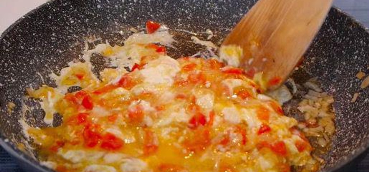 “Perico” Venezuelan Scrambled Eggs Recipe | SideChef