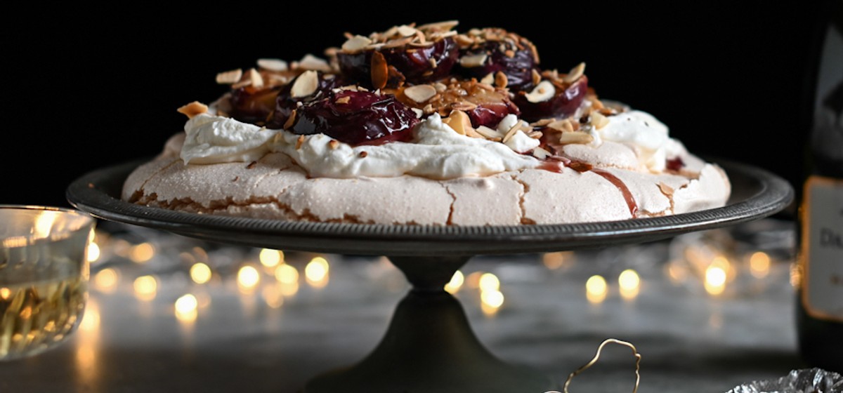 Pavlova with Roasted Nectarines Recipe | SideChef