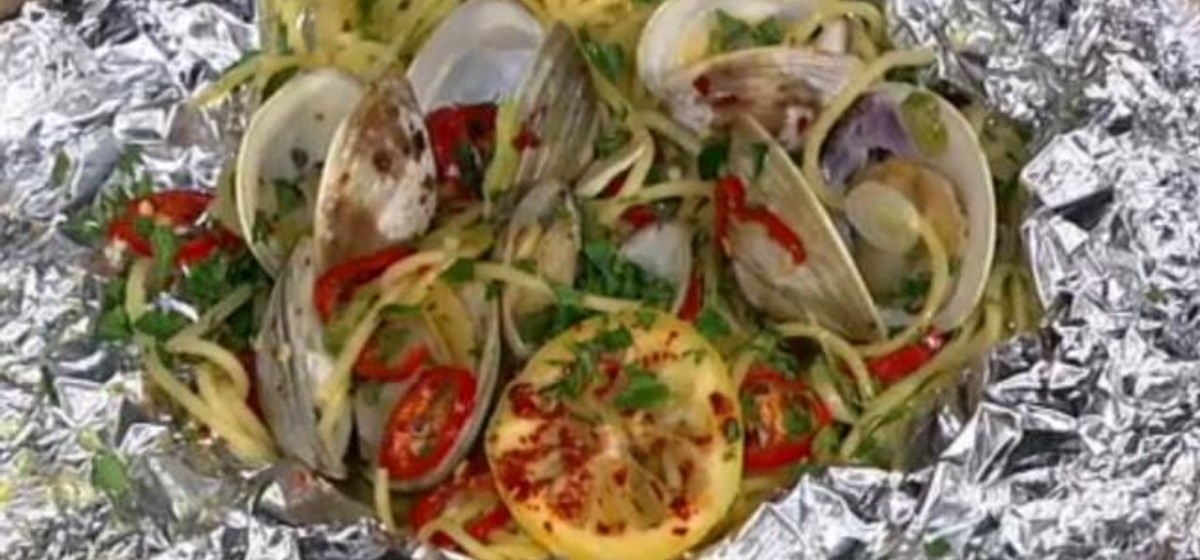 Spaghetti and Clams Foil Pack Recipe | SideChef