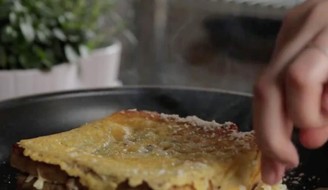 Emmental & Caramelized Onion Grilled Cheese Recipe | SideChef