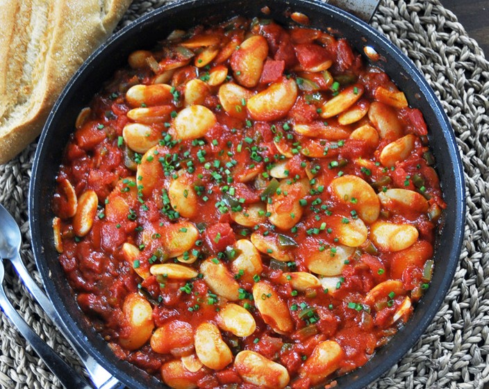 Spanish Beans with Tomato and Onions Recipe | SideChef