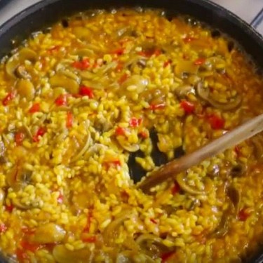 Spanish Saffron Rice with Spicy Mushrooms and Onions Recipe | SideChef